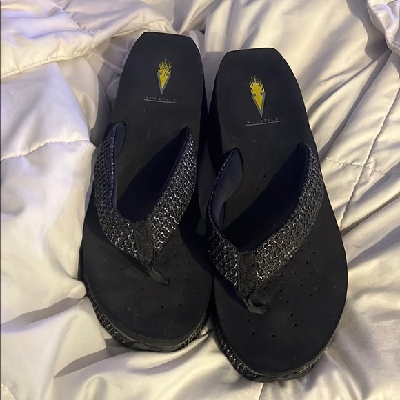 Volatile | Shoes | Volatile Black Glittery Thong Sandals | Poshmark